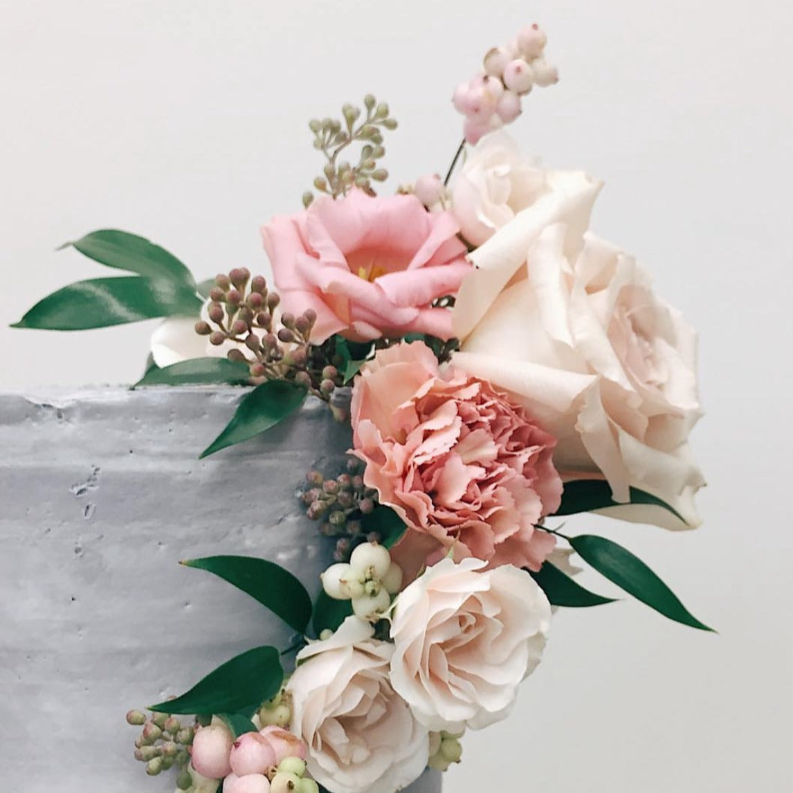 Signature Cake Flowers – Academy Florist